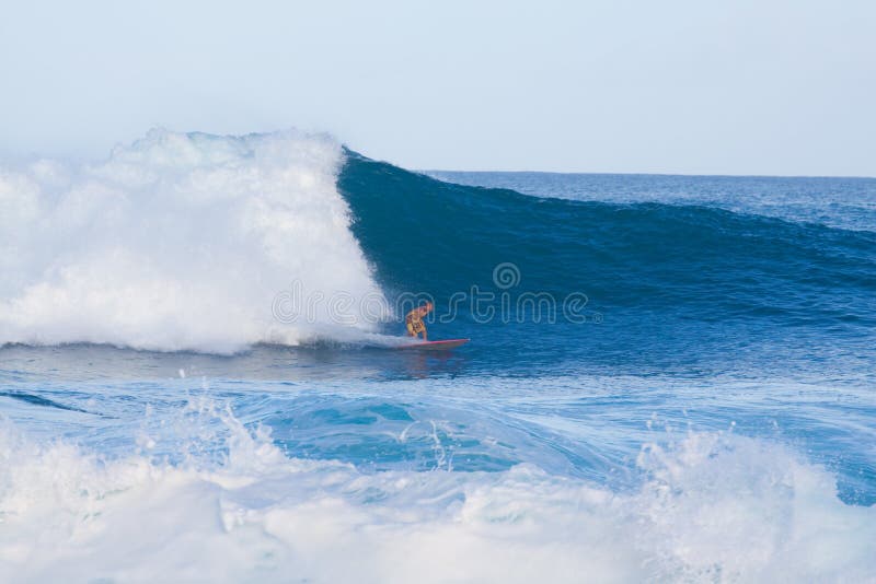 Tamayo Perry Surfing the Tube at Pipeline, Hawaii Editorial Image ...