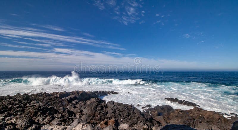 Big Waves Rolls Over the Rocks Stock Photo - Image of pure, blue: 140527830
