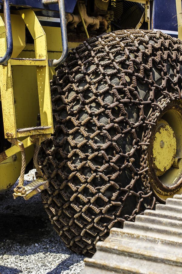 Excavator Wheel with Anti-slip Chain , Big Wheels with Anti-slip Chains ...