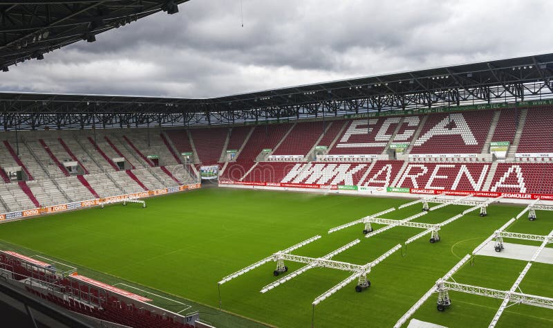 Bij WWK-Arena redactionele fotografie. Image of voetbal - 85891882