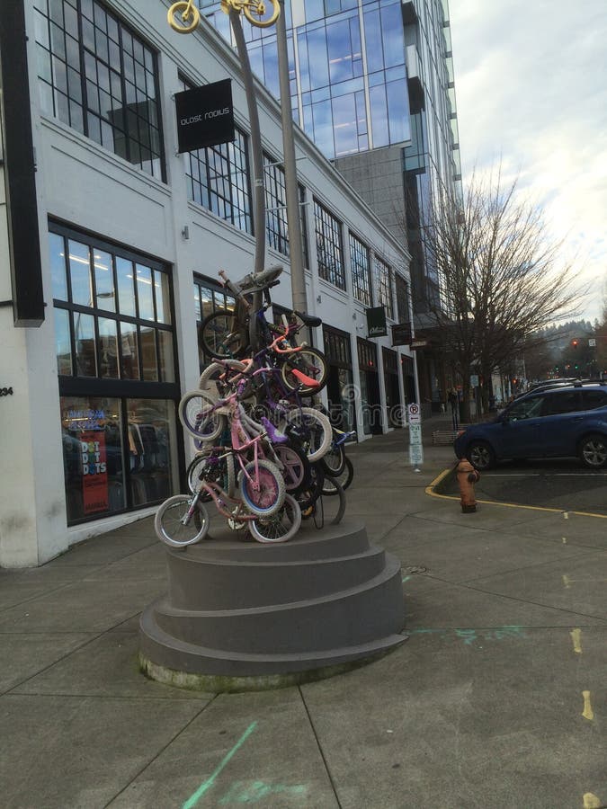 Bikes editorial photography. Image of portland, sculpture - 49555067