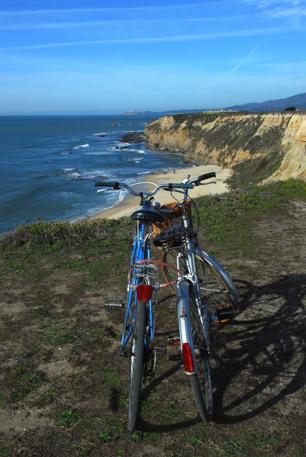 Biking aan het Strand stock afbeelding. Image of inspirerend - 4001885
