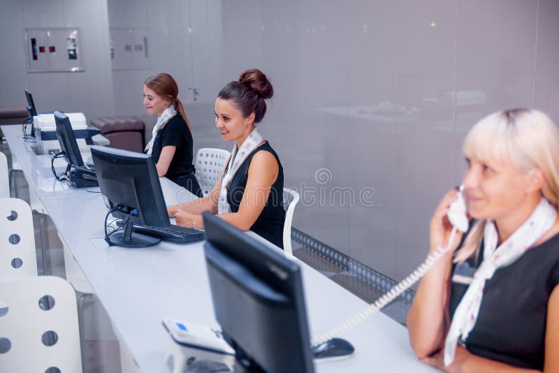 Bild eines Call-Centers stockbild. Bild von fachmann - 104486573