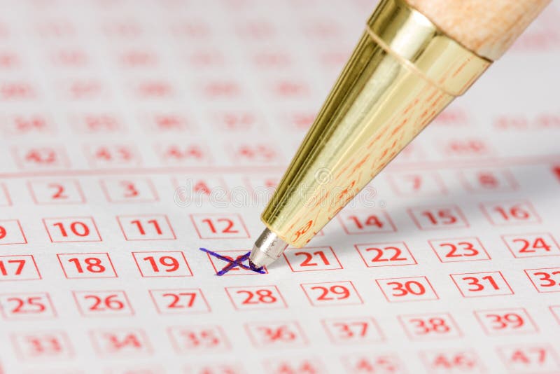Bilhete De Lotaria Com Um Número Marcado E Uma Pena Foto de Stock ...