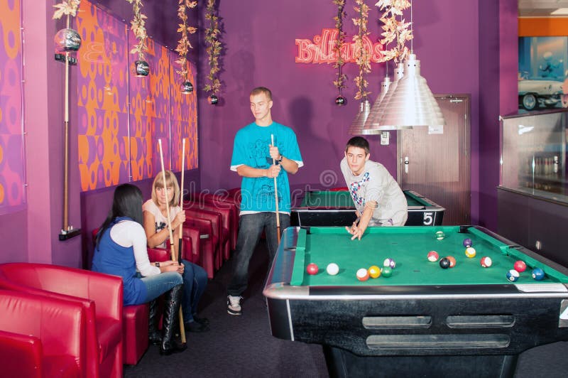 Biljart stock foto. Image of activiteit, ontspan, zwembad - 35952824