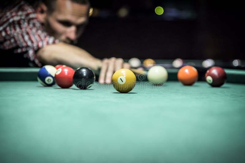 Biljart stock afbeelding. Image of hobby, groep, mens - 55249691