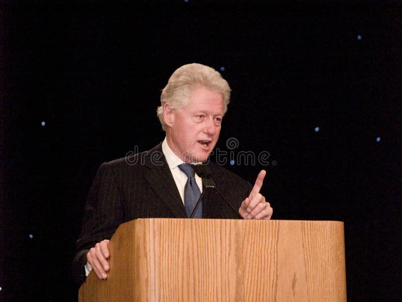 President Bill Clinton Giving Speech Editorial Image - Image of giving ...