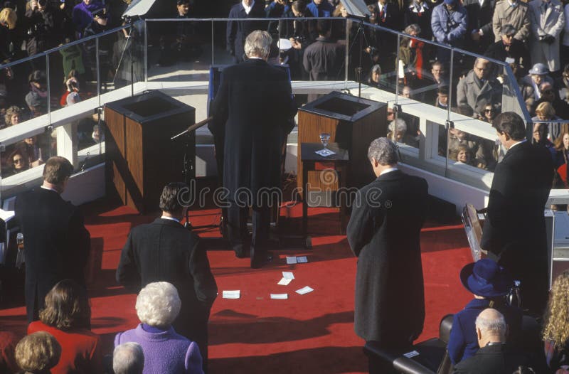 Bill Clinton Stands in Prayer As 42nd President, on Inauguration Day ...