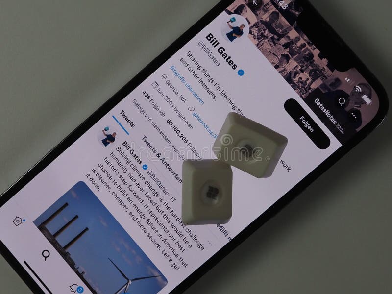 Bill Gates on Twitter with an IPhone Editorial Image - Image of gates ...