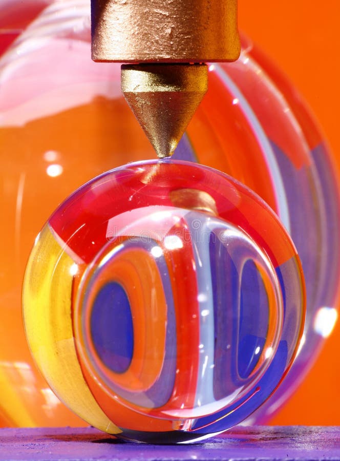 Billes de glace au point image stock. Image du retenu - 3459233