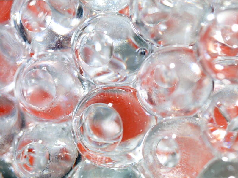 Billes De Glace Transparentes Avec Le Fond Rouge Photo stock - Image of ...