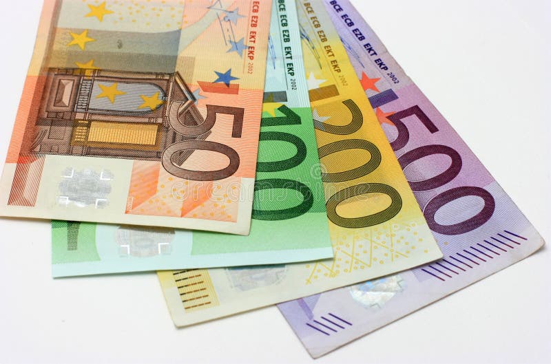 Doscientos Billetes De Banco Euro Aislados En Blanco Imagen de archivo ...