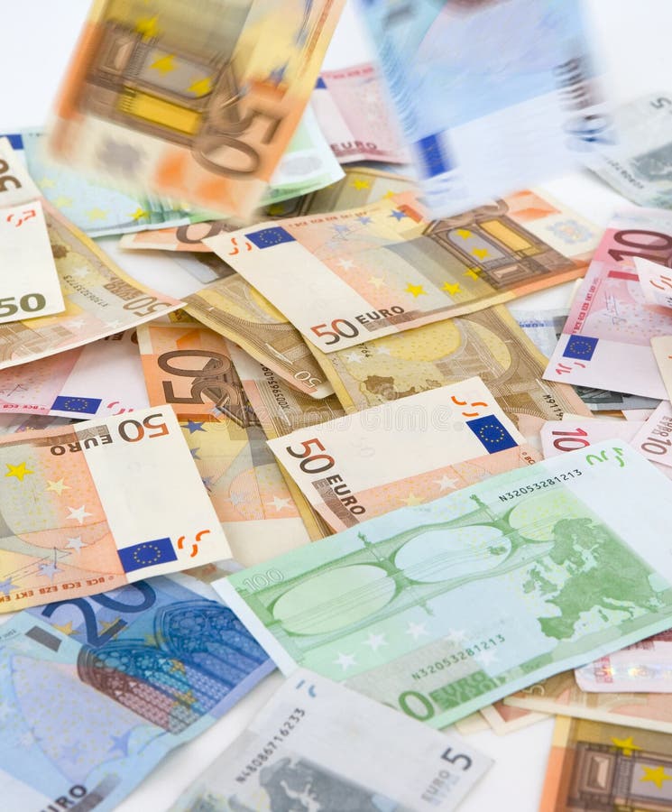 Billets de banque euro photo stock. Image du dette, isolement - 7185276