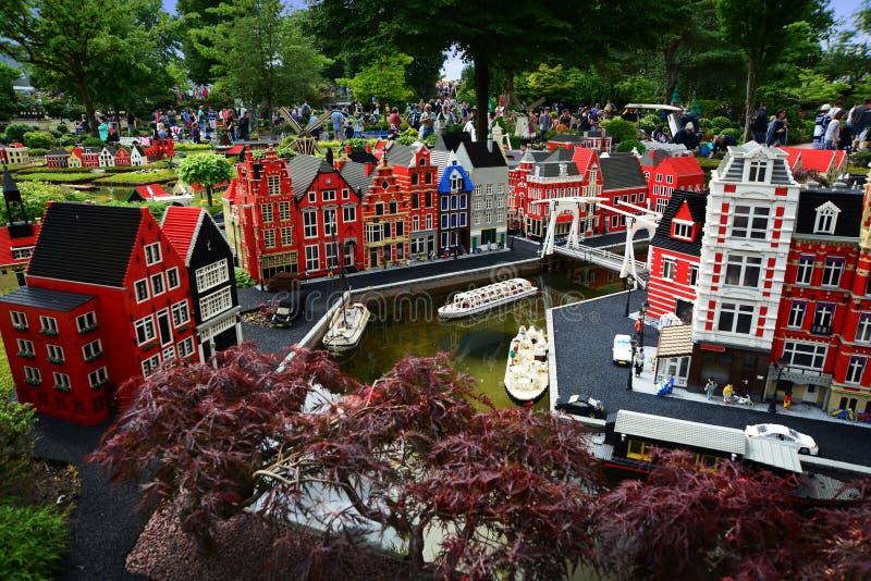 Billund, Danimarca - 26 Luglio 2016: Riproduzioni Lego Di Nyhavn a ...