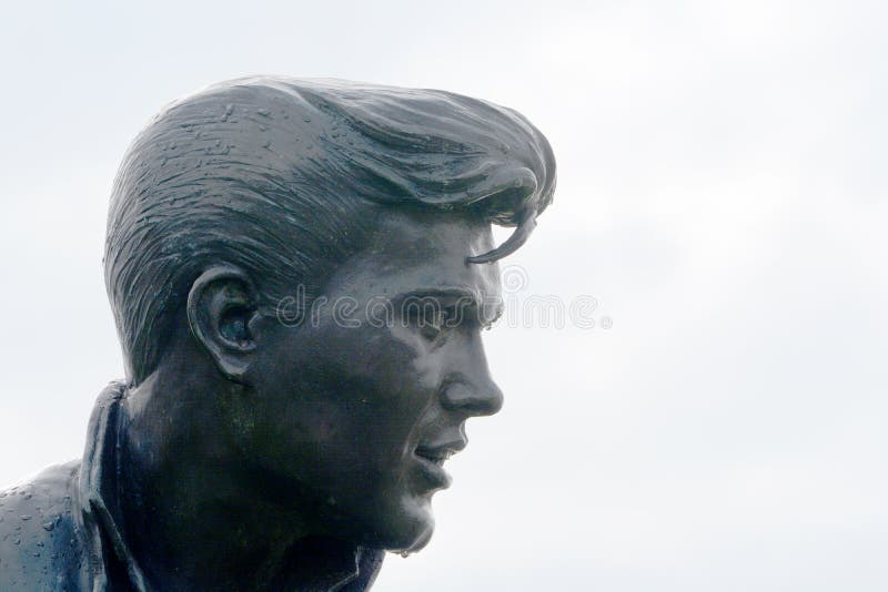 Billy Furry Statue Liverpool Editorial Stock Image - Image of bronzes ...