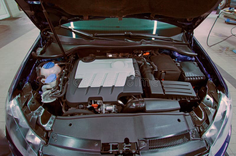 Bilmotor i bilservice fotografering för bildbyråer. Bild av tillverka ...