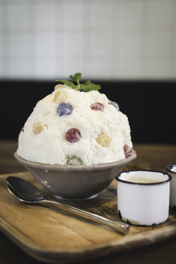 Bingsu Do Leite De Coco Com Bolinhas De Massa Imagem de Stock - Imagem ...