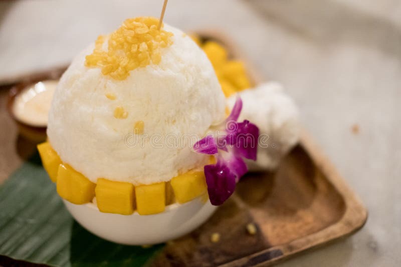 Bingsu Mango Served with Sweetened Condensed Milk Stock Image - Image ...