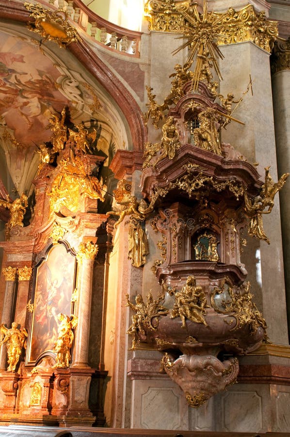 Kunst Van Binnenland Van Sinterklaas-Kerk in Praag Stock Foto - Image ...