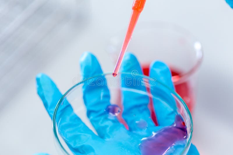 Biochemische Analyse En Chemische Analyse in Laboratorium Stock ...