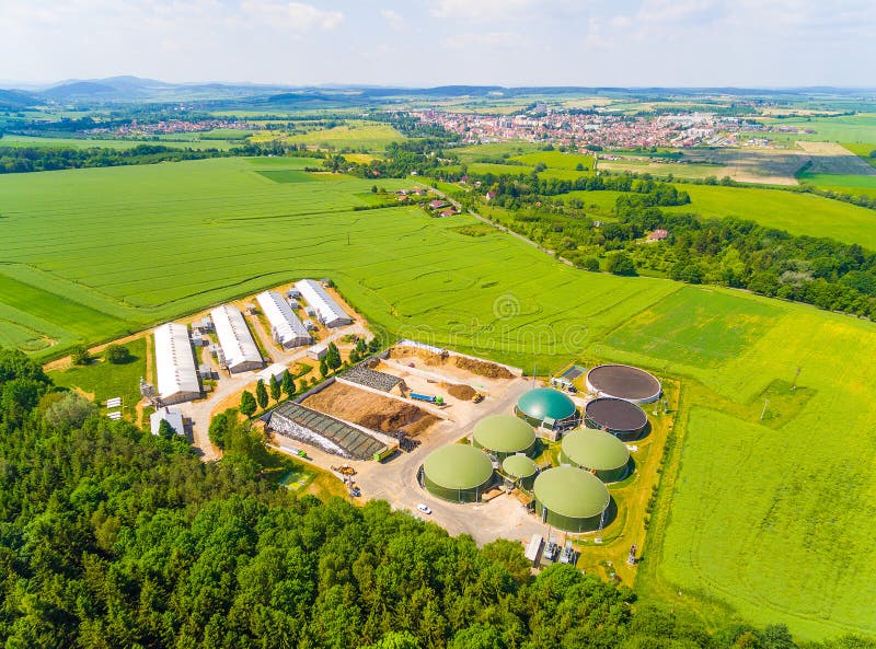 Biogasanlage Und -bauernhof Stockbild - Bild von europäisch ...