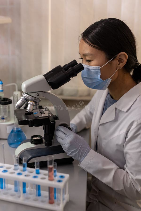 Biologist Working in the Lab Stock Image - Image of bacterium, doctor ...