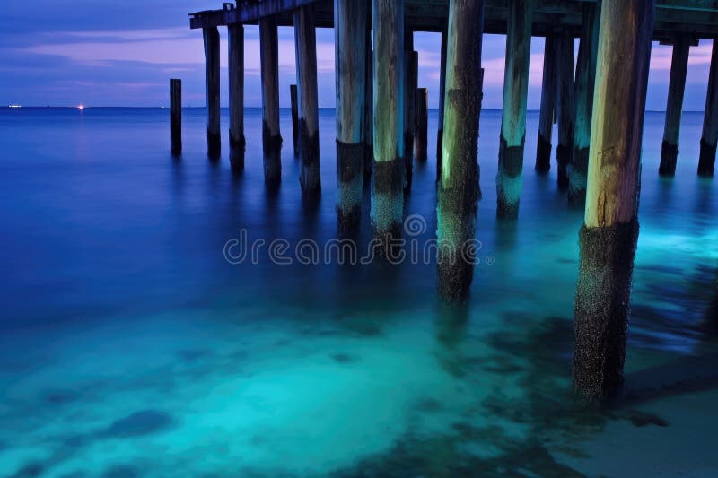 Piers Pilings Stock Illustrations – 16 Piers Pilings Stock ...