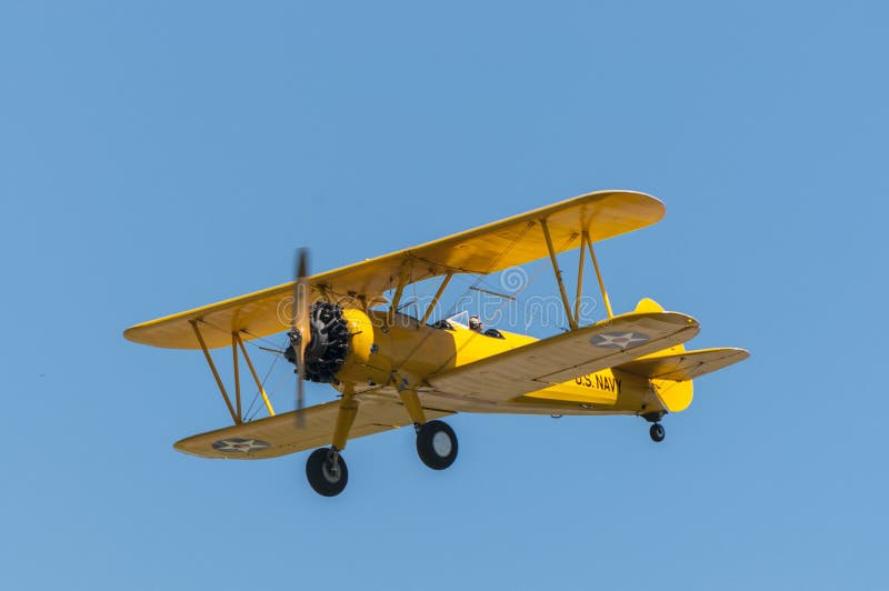 Biplan jaune photo stock. Image du vieux, militaire, conception - 45202722