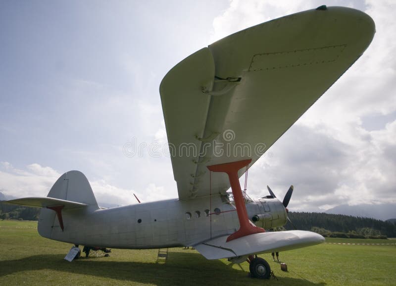 Biplano foto de archivo. Imagen de cubo, moderno, alas - 16830418