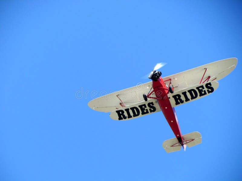 Biplano foto de archivo editorial. Imagen de rojo, vuelo - 30399903