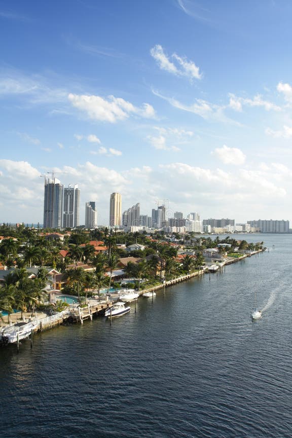 Birdseye of Miami stock image. Image of green, birds, house - 4326385