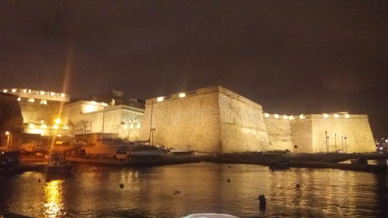 Birgu at night stock photo. Image of fort, birgu, night - 98865604