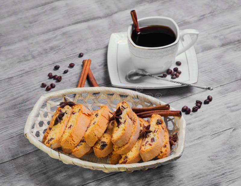 Biscotti Italiani Di Biscotti Immagine Stock - Immagine di tazza ...