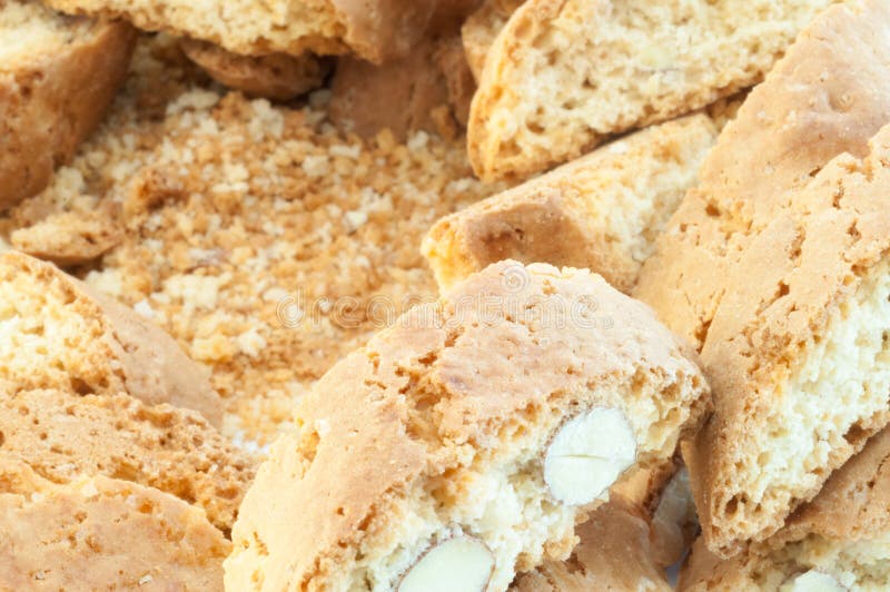 Biscotti italiani tipici immagine stock. Immagine di marrone - 47256149