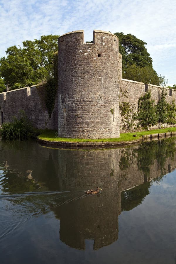 Bishop S Palace and Moat in Wells Stock Image - Image of sights, palace ...