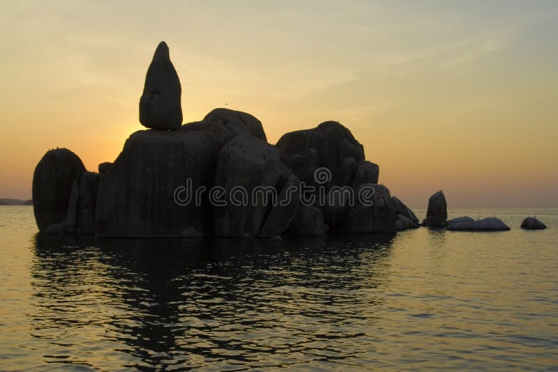 Bismarck s Rock in Mwanza stock image. Image of glow - 15727931