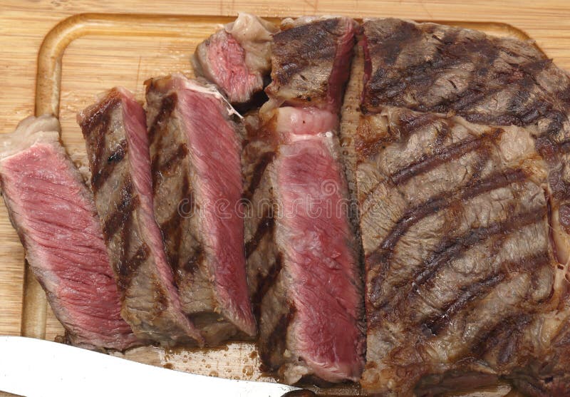 Bistecca Di Wagyu Tagliata a Bordo Fotografia Stock - Immagine di ...