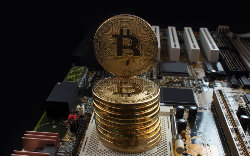 Bitcoin Crypto De Las Monedas De Oro De La Moneda En La Placa Madre ...