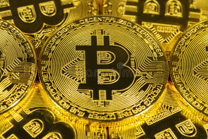 Bitcoin Fisico Dell'oro Di Cryptocurrency Fotografia Stock - Immagine ...