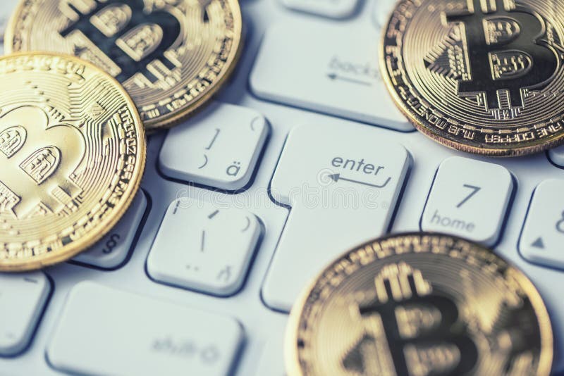 Bitcoins Simbolo Sul Computer Portatile, Valuta, Si Cripto Di Bitcoin ...