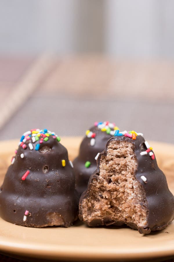 Biten Delicious Chocolate Cream Cake Plate Stock Photos - Free ...