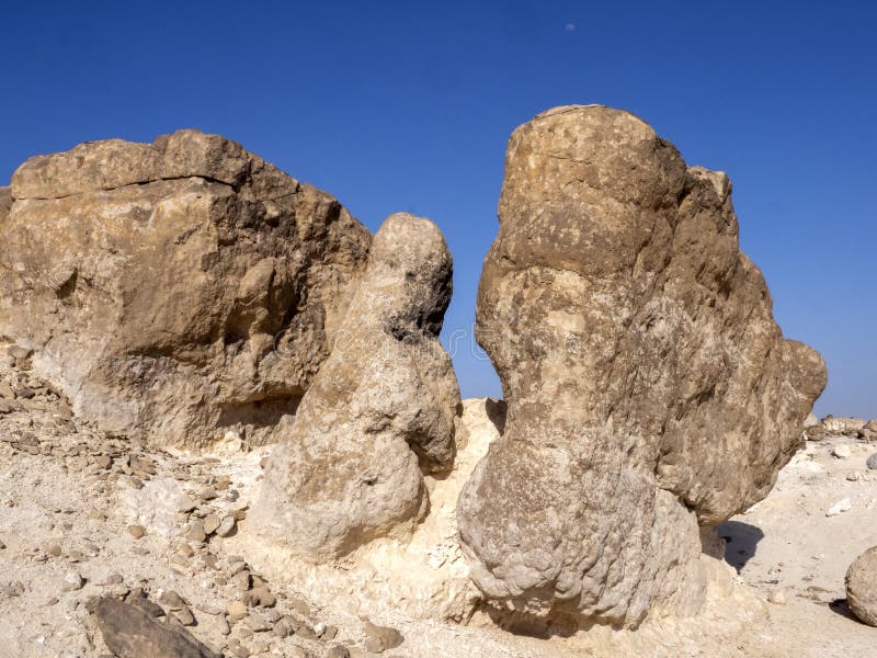 Bizarre Boulder Formation in Rok Garden Reserve in the Desert, Oman ...
