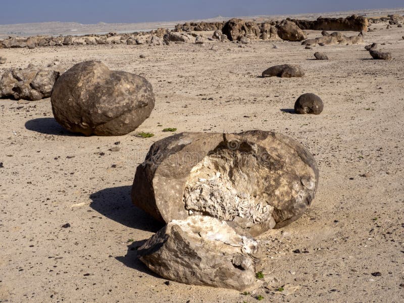 Bizarre Boulder Formation in Rok Garden Reserve in the Desert, Oman ...