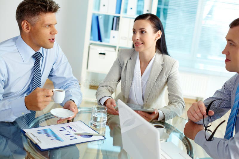 Biznesowa rozmowa obraz stock. Obraz złożonej z czule - 33657459