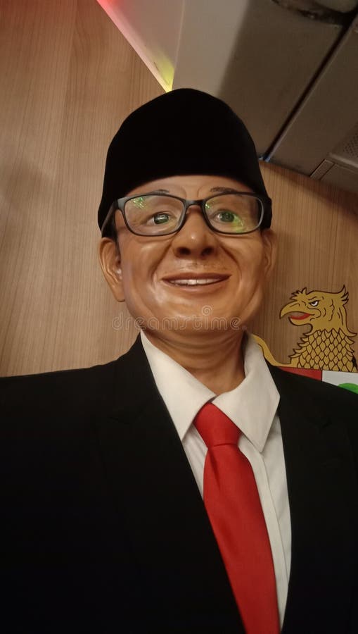 Bj Habibie statue editorial image. Image of beard, portrait - 310892500
