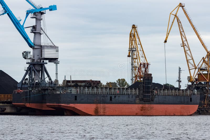 Barge Loading Aggregate in Seine River Quay Stock Image - Image of ...