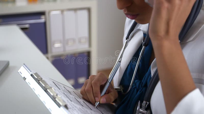 Black Doctor Uses a Fake Heart To Explain Medical Procedure on Green ...