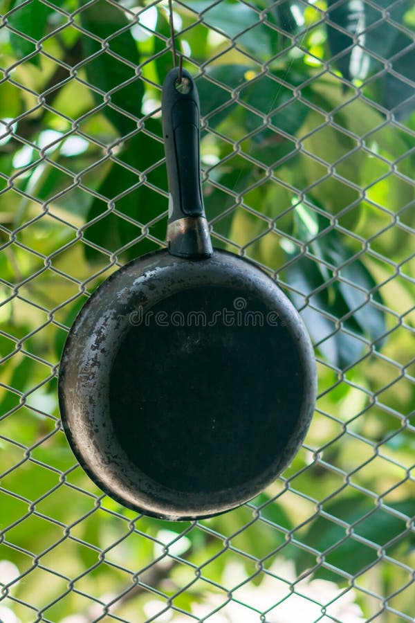Black frying pan top view stock image. Image of dishware - 97084347