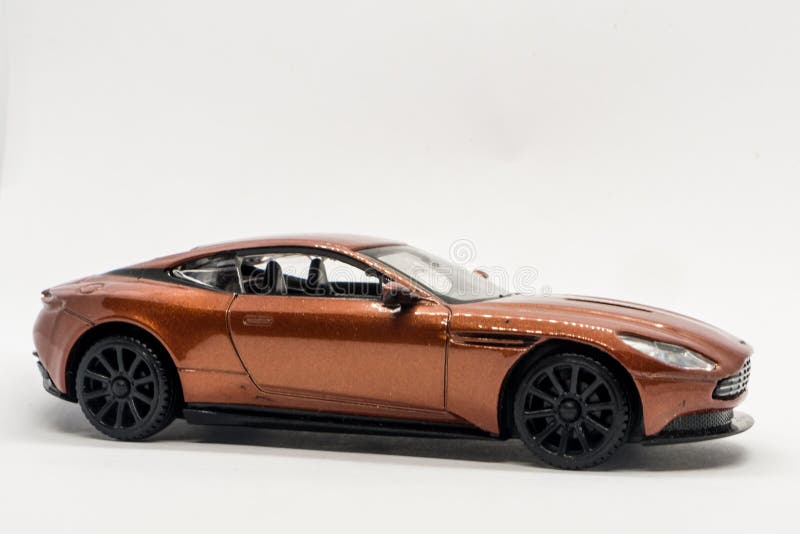 1:43 Aston Martin DB11 editorial photo. Image of model - 365428721