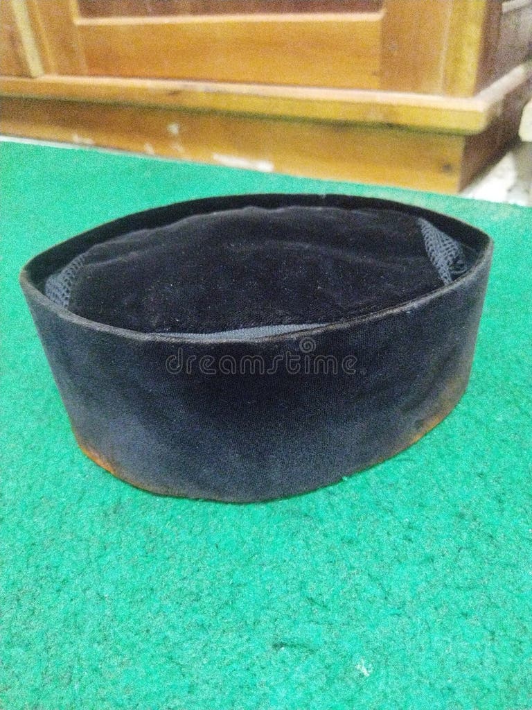 Indonesian Black Peci Stock Illustrations – 6 Indonesian Black Peci ...